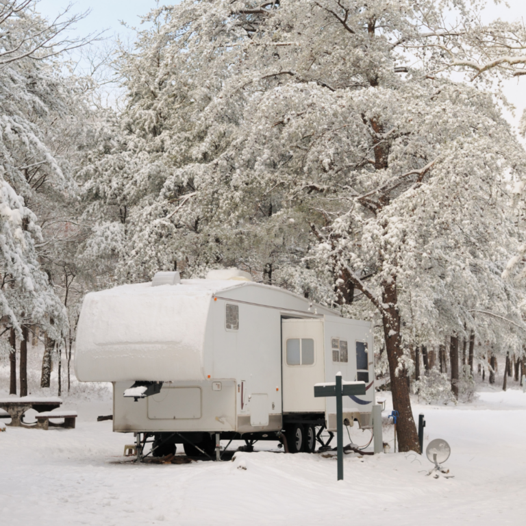How to Enjoy the Holiday Season in Your RV: Tips for Winter Camping ...